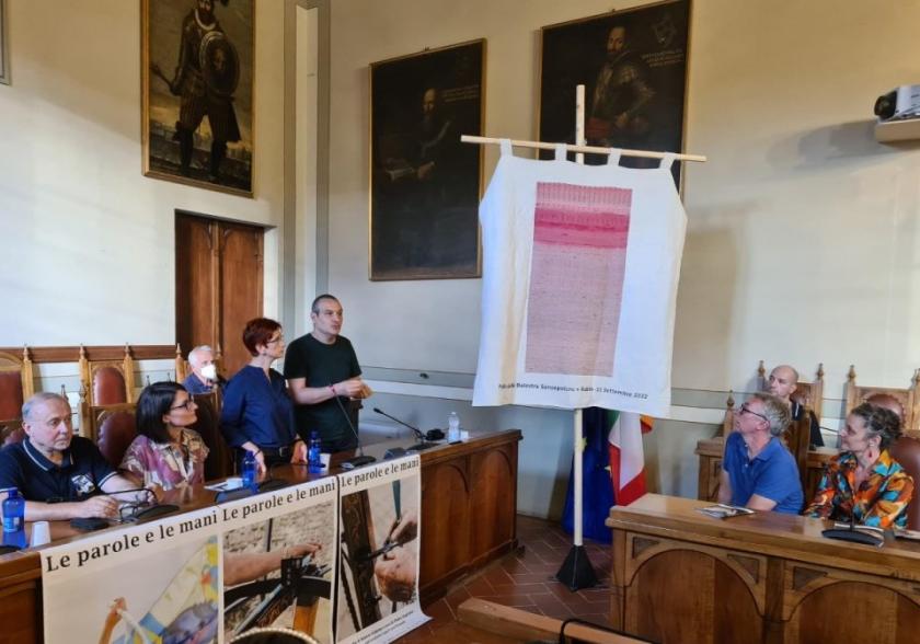 Palio della Balestra 2022, presentato il drappo realizzato col progetto ...